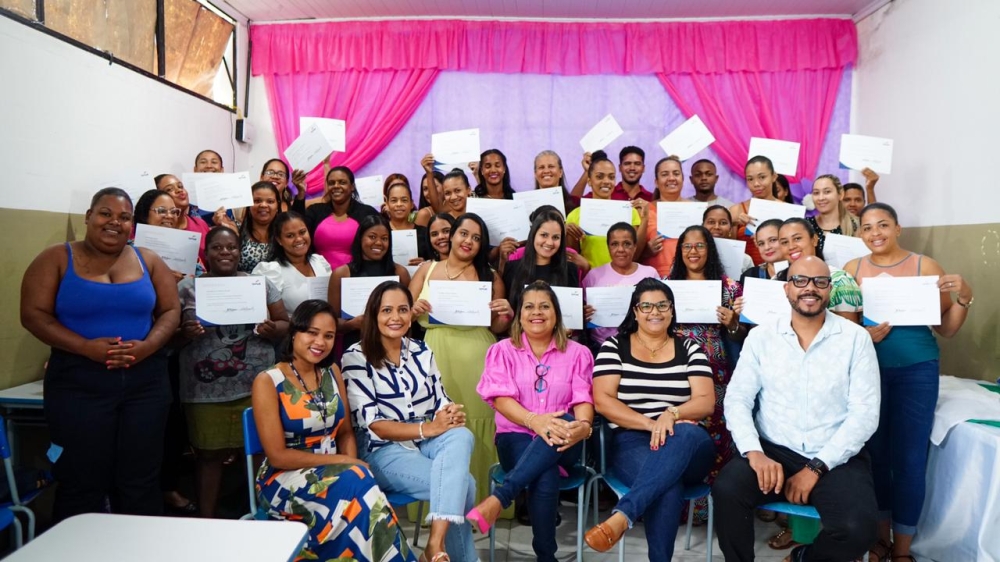 Prefeitura de Catu entrega certificados de cursos gratuitos promovidos em parceria com o SENAC ...